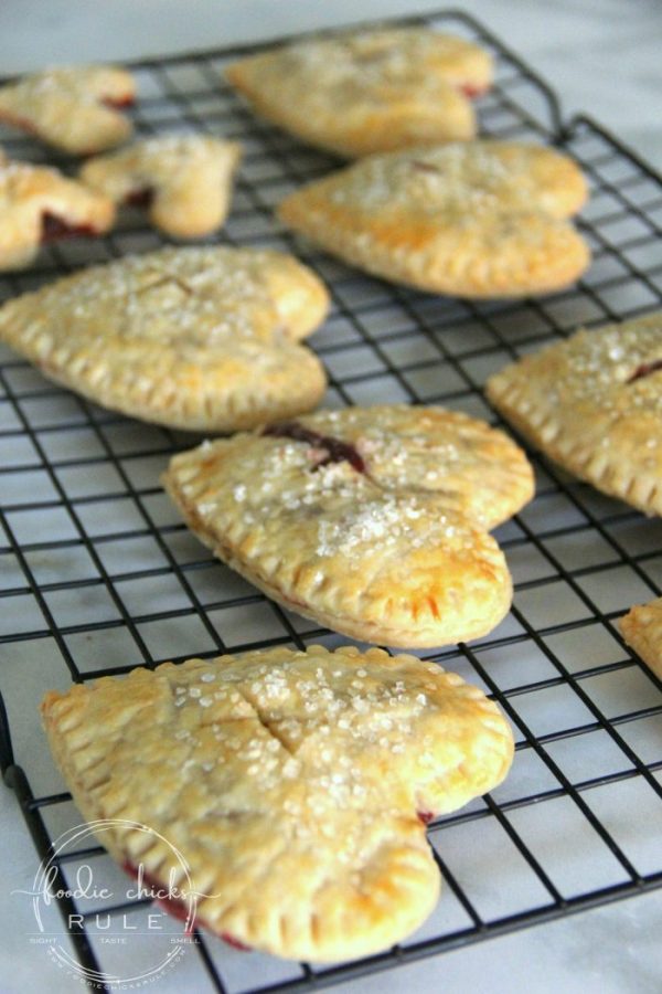 Chocolate Raspberry Mini Heart Pies (these are adorable!) - Foodie ...